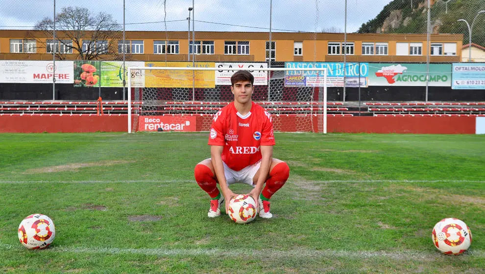 Álex Alonso refuerza la zaga del Laredo